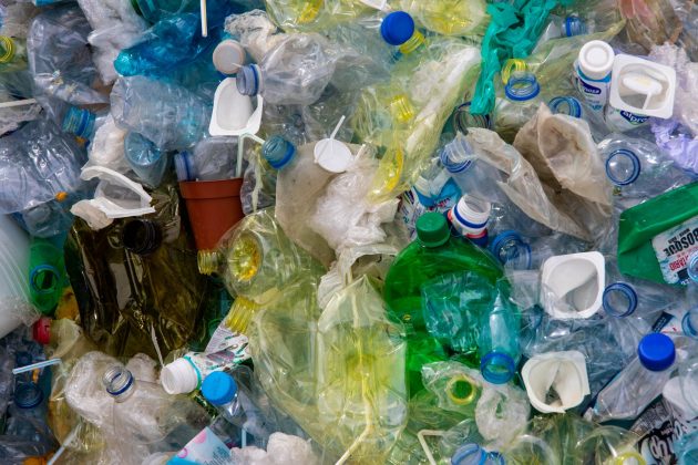 Avântul industriei – plasticul, materialul sintetic ce ne-a ușurat ...