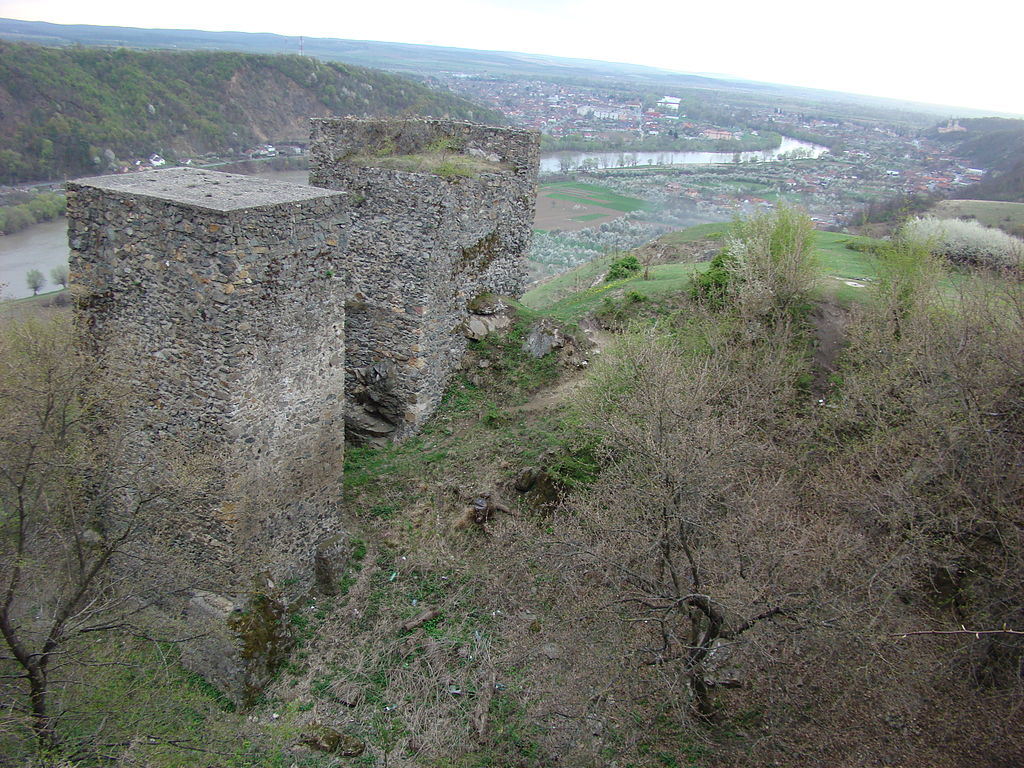 Cetatea Șoimoș – comoara ascunsă a Aradului