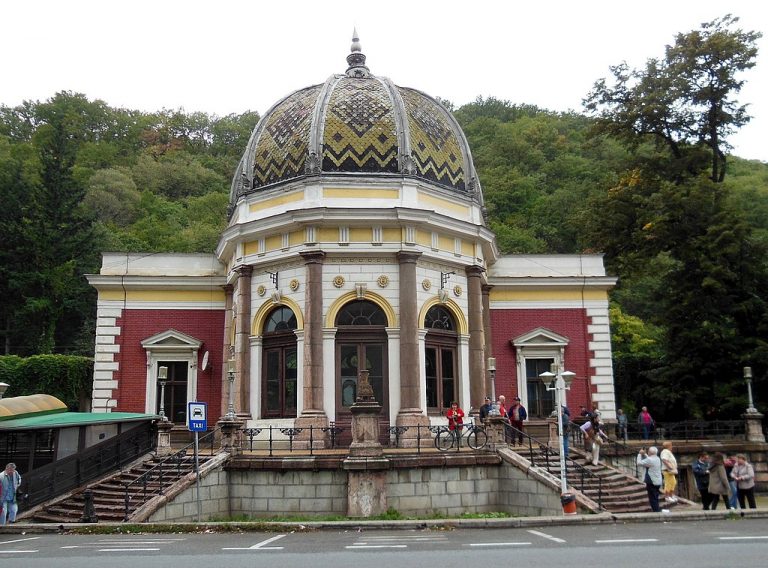 Gara Băile Herculane - o capodoperă barocă în Caras-Severin