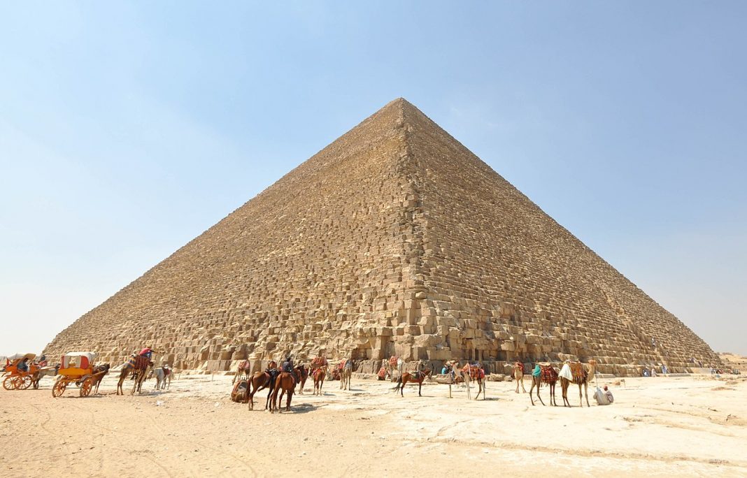 Marea piramida a lui Khufu: Obiective turistice Egipt - Giza - Deștepți.ro