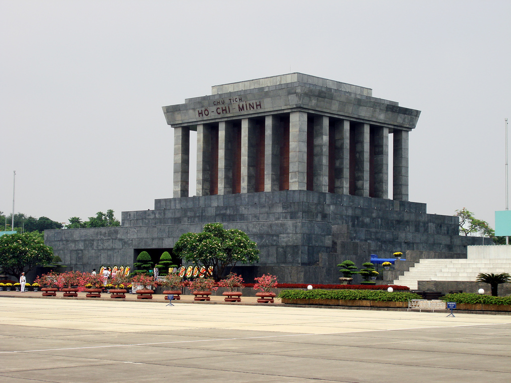 Mausoleul lui Ho Si Min: Obiective turistice Vietnam - Ha Noi - Deștepți.ro