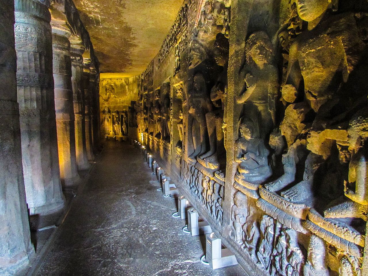 Pesterile Ajanta: Obiective turistice India - Maharashtra - Deștepți.ro