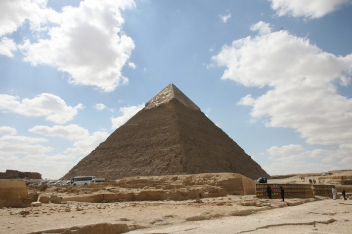Piramida lui Keops: Obiective turistice Egipt - Giza - Deștepți.ro