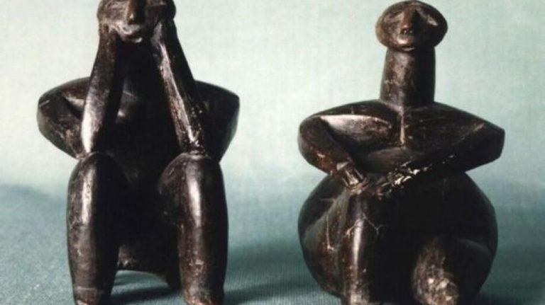 Gânditorul de la Hamangia, Gânditorul de la Târpeşti si enigmele lor