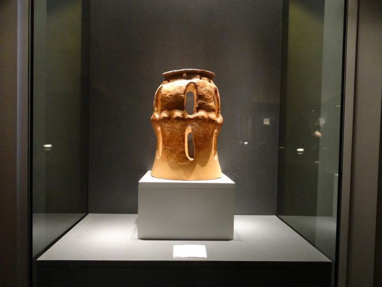 Gânditorul de la Hamangia, Gânditorul de la Târpeşti si enigmele lor