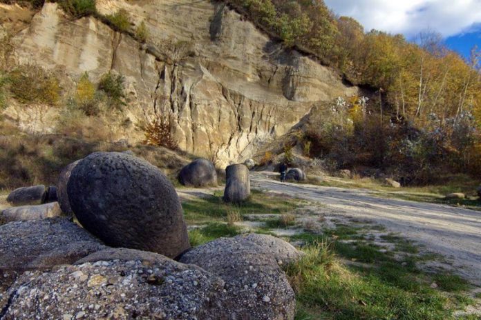 Trovanții de la Costeşti – cele mai spectaculoase “roci vii” din lume ...